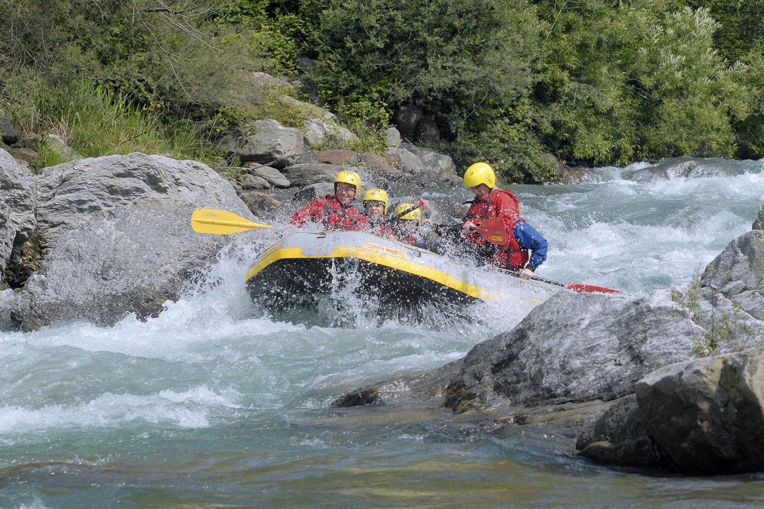 Abenteuer Rafting: Eine Familie, ein Boot und die Passer bei Meran ...